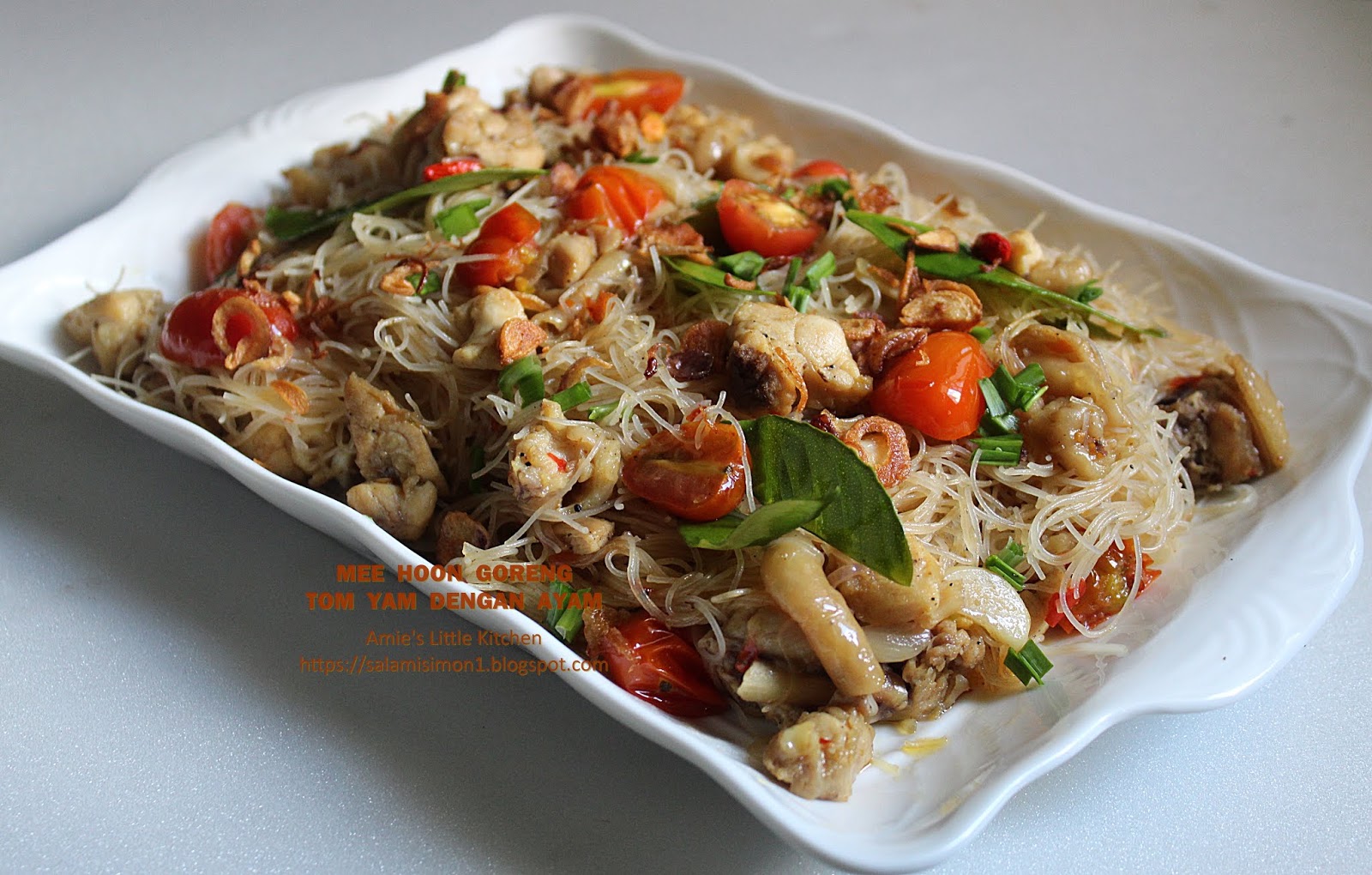 Mee Hoon Goreng Perencah Tom Yam dengan Ayam - Amie's Little Kitchen