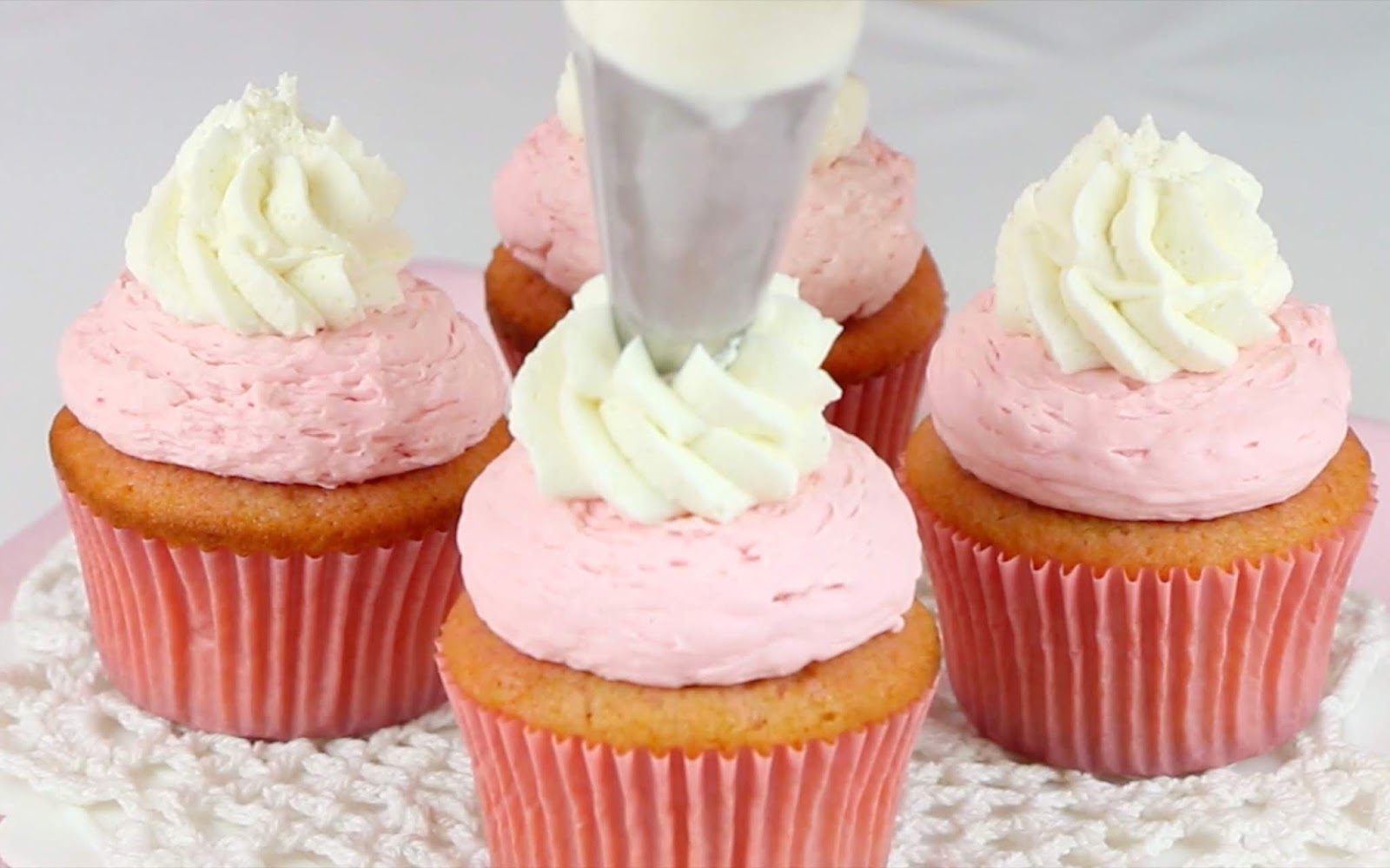 {VIDEO} Strawberry Milkshake Cupcakes - The Lindsay Ann