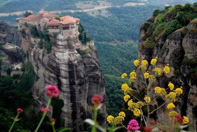 ΙΔΑΝΙΚΟ ΤΟ ΠΑΣΧΑΛΙΝΟ ΣΚΗΝΙΚΟ ΣΤΗΝ ΚΑΛΑΜΠΑΚΑ... ΤΑ ΜΟΝΑΣΤΗΡΙΑ ΤΩΝ ...