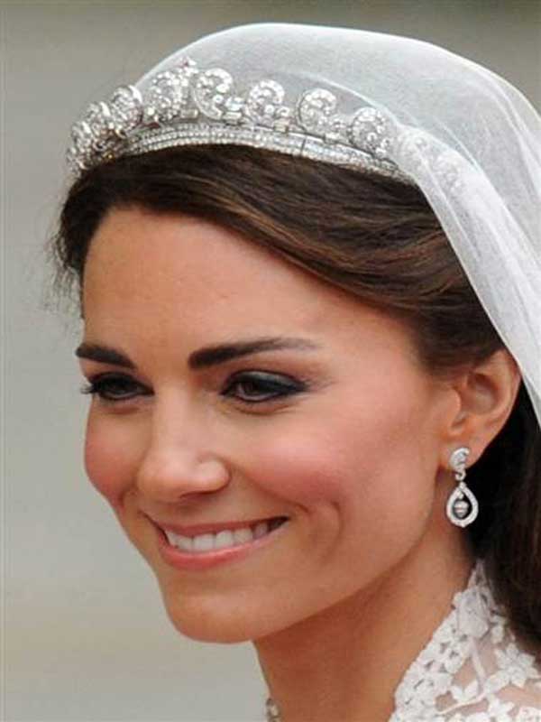 fashionjewellery: Kate Middleton Gold Dangle Earrings