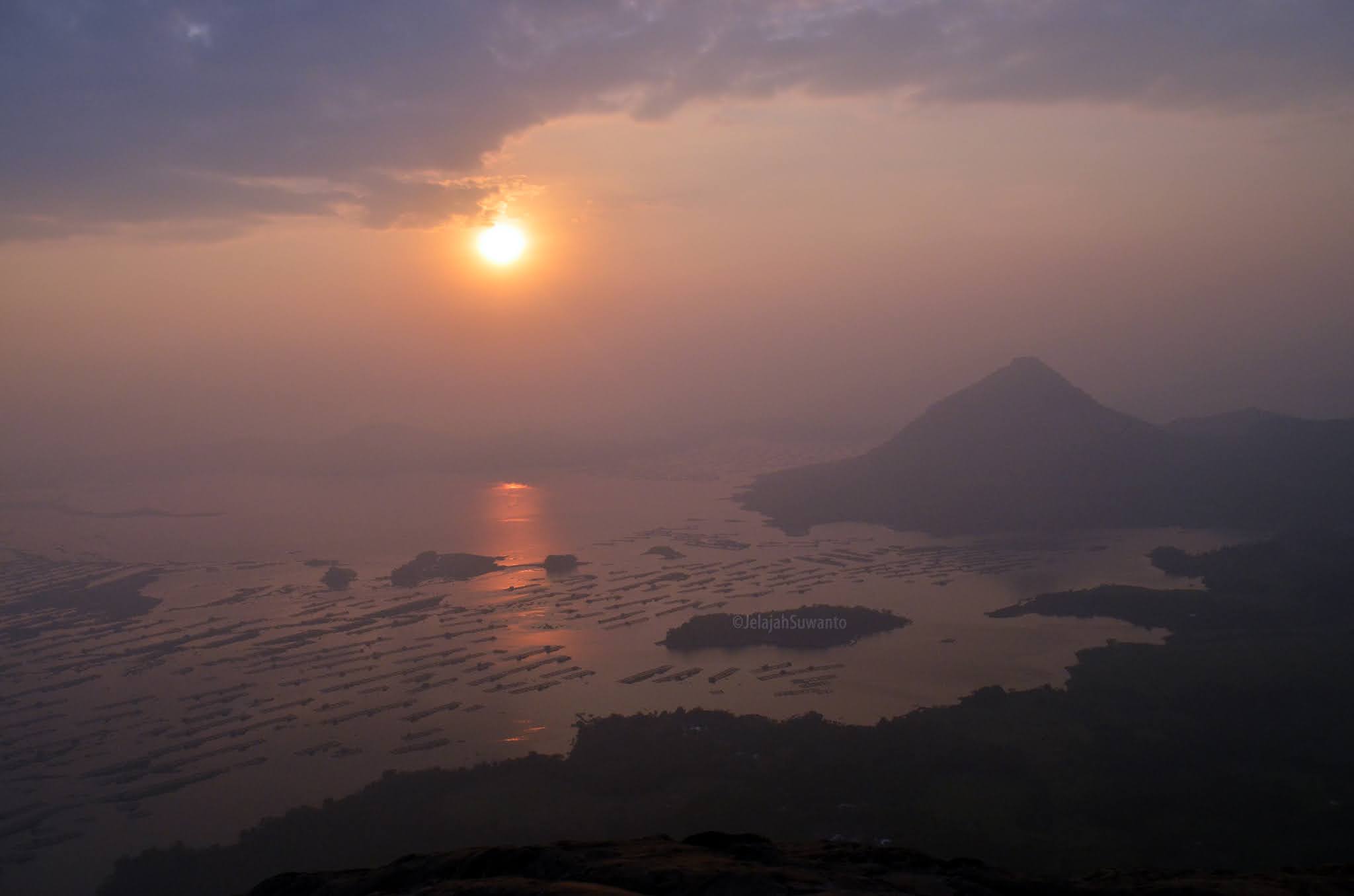 Sunrise dari Batu Lembu Gunung Lembu | JelajahSuwanto