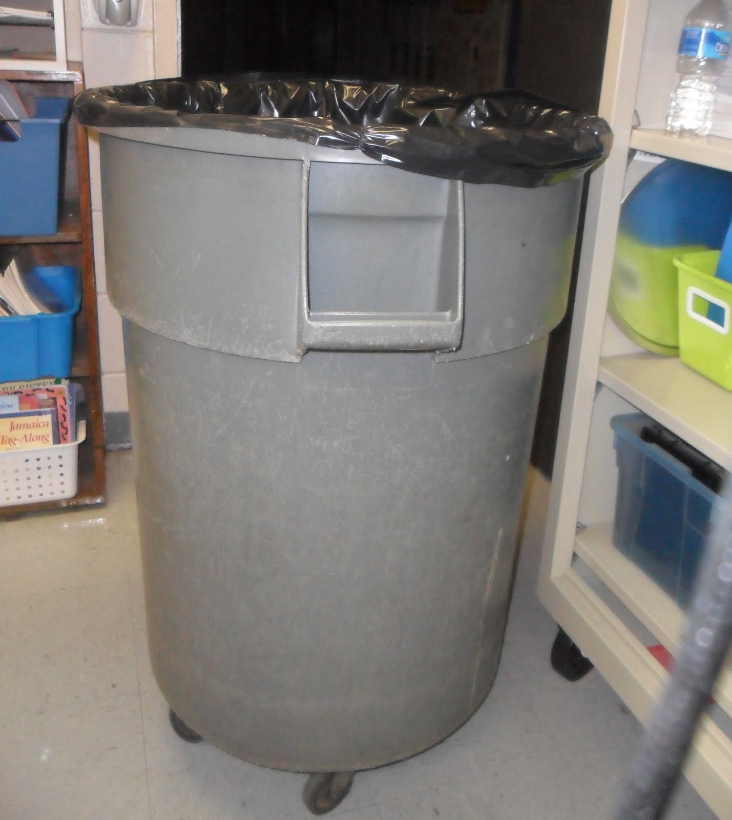 Barrow's Hodgepodge: Week 3 {Clutter-Free Classroom Project}