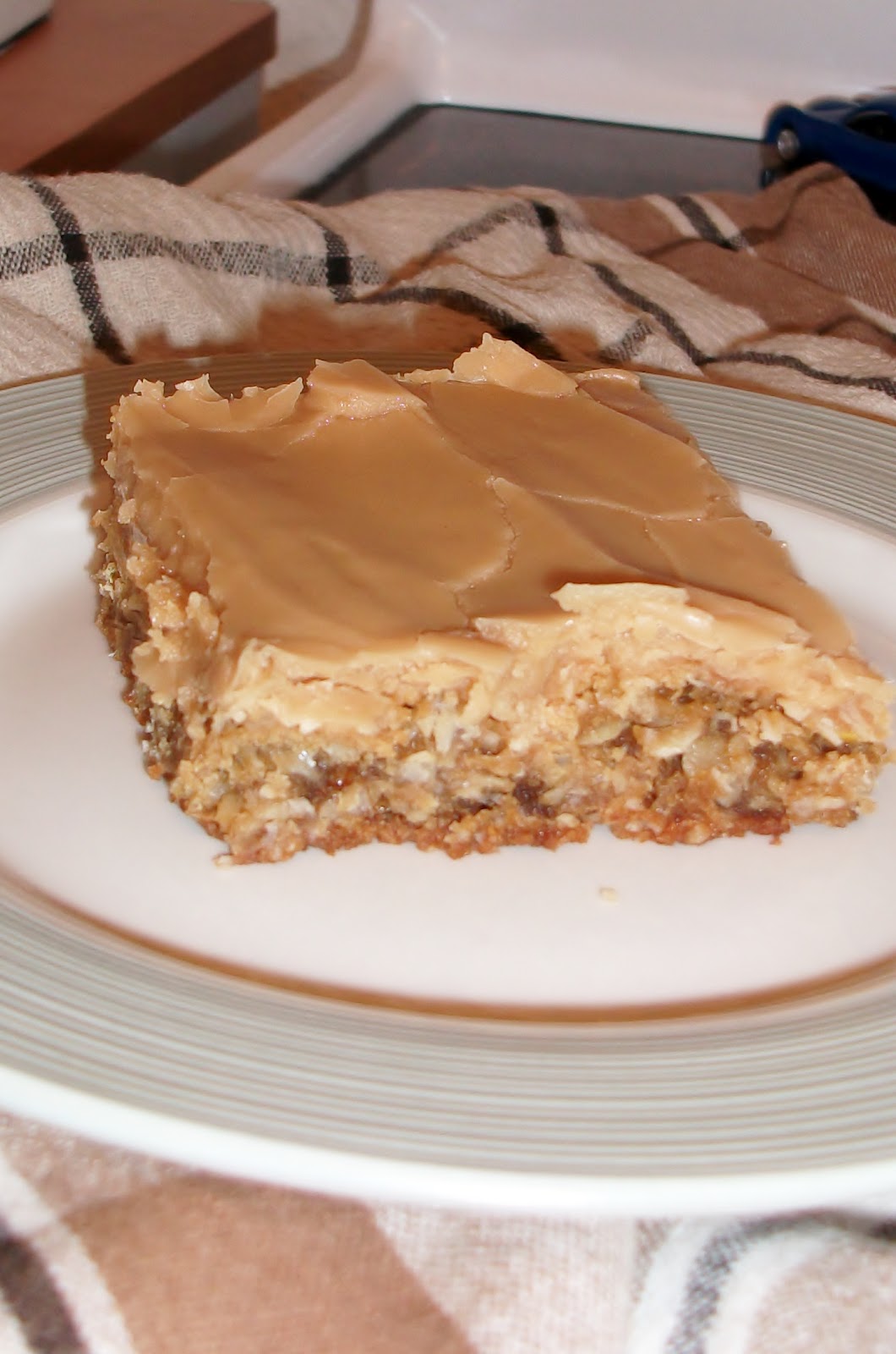 Confections of a Readoholic Mom: Peanut Butter Crunch Bars with Reese's ...