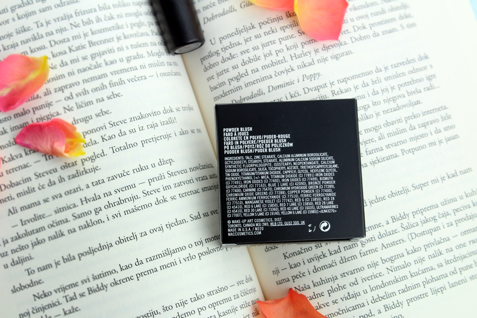 Mean Green Queen: MAC Powder Blush Melba - Notino