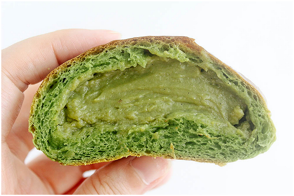Foodagraphy. By Chelle.: 抹茶クリームパン (Matcha Cream Pan)