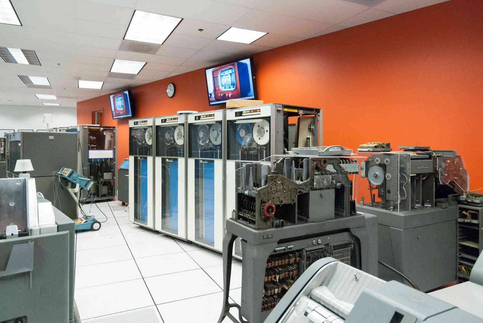 Pengertian dan Sejarah Komputer lengkap dari Generasi ke Generasi