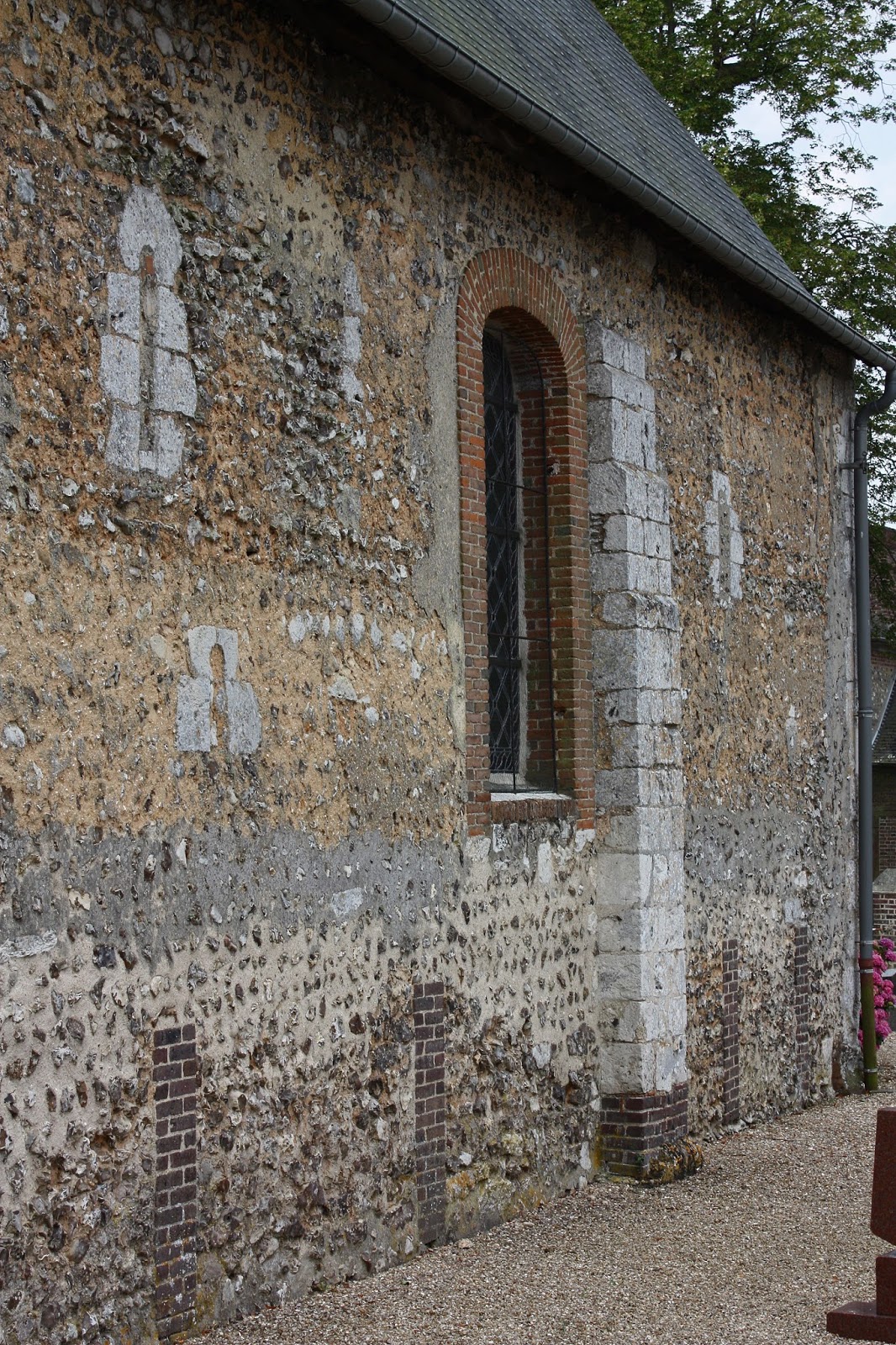 Atlas roman: Mesnil-Raoul - Eglise Saint-Jean-Baptiste (76)