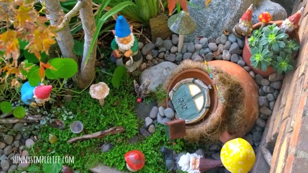 Sunny Simple Life: Garden Gnome Village