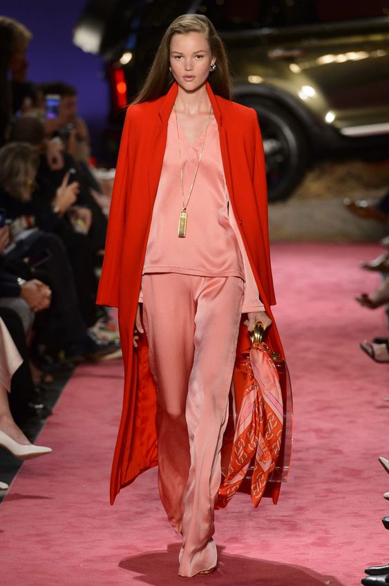 LIVING CORAL ON THE SPRING / SUMMER 2019 RUNWAYS - Miss Rich