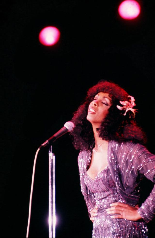 Queen of Disco: 30 Stunning Photographs of Donna Summer on the Stage in ...