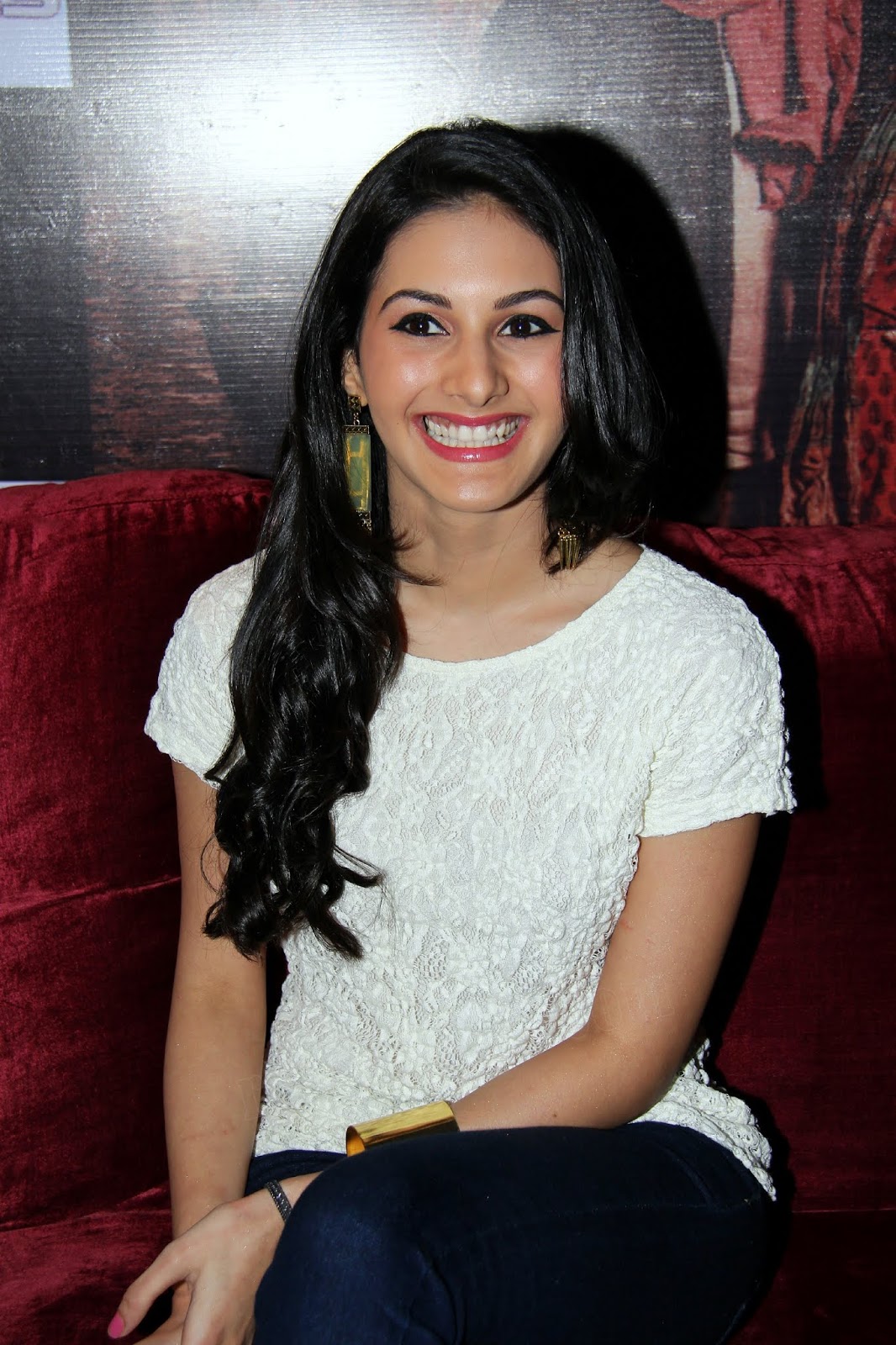 Beauty Galore Hd Cute Amyra Dastur Face Close Ups Hd Photos