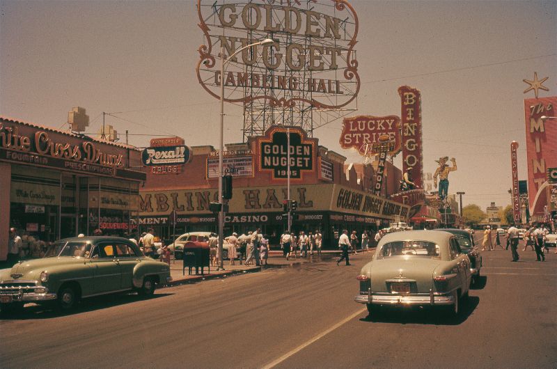 Color Photos That Capture Street Scenes of Las Vegas in the 1950s ...