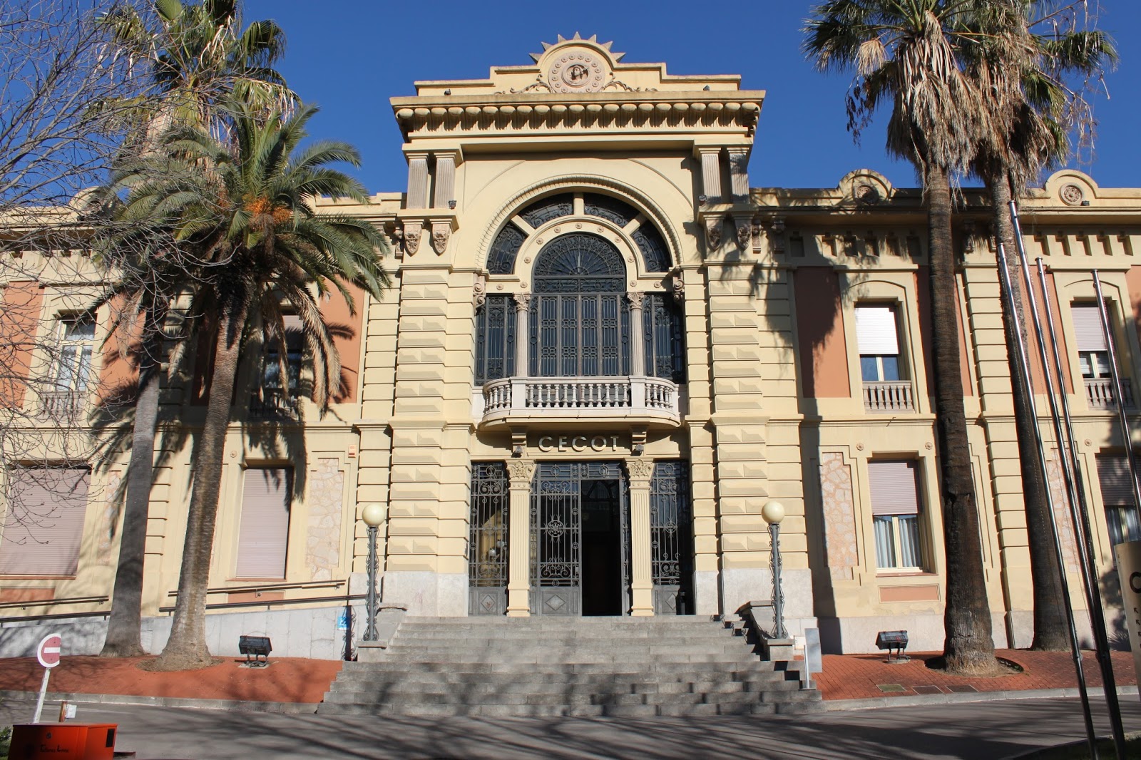 Passejant per Terrassa: MAGATZEM PASQUAL SALA