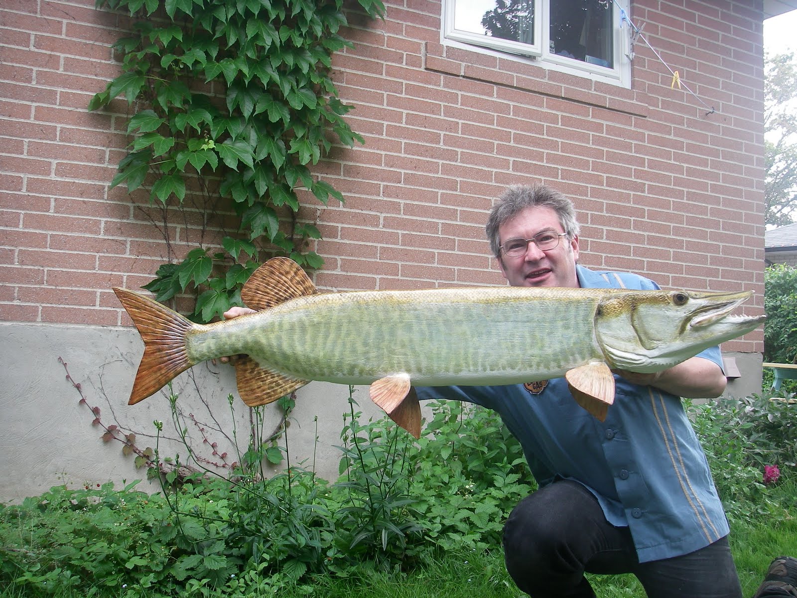 CHARLES WEISS ART: Finished painting big Muskie Carving