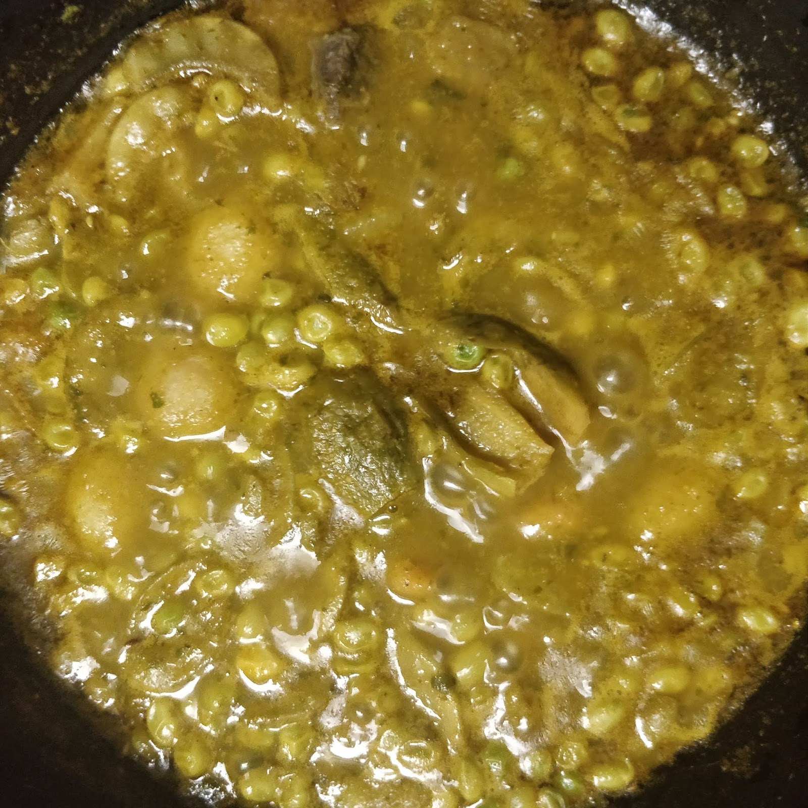 Gujarati Dish Undhiyo/ Undhiyu