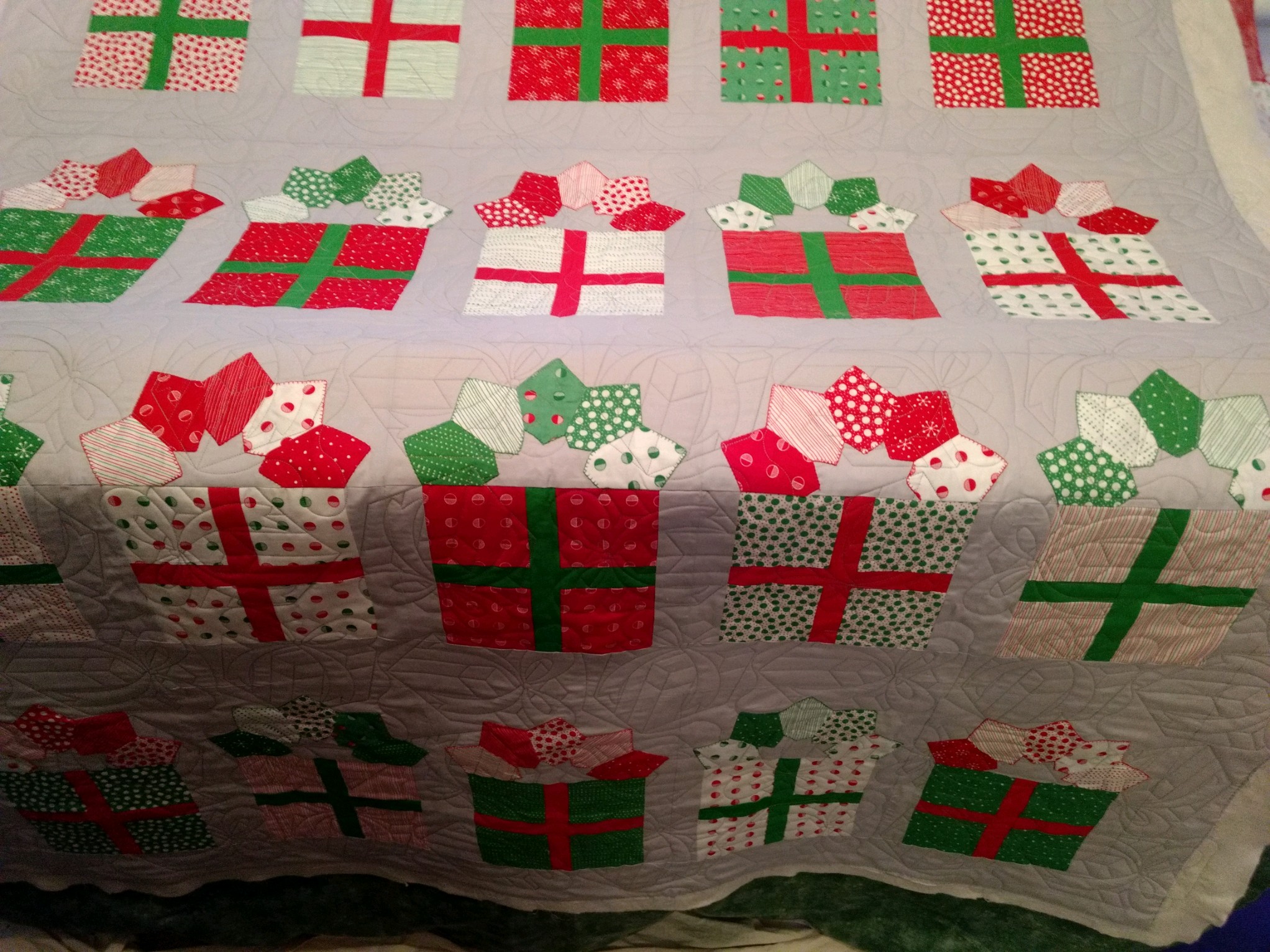 Teacup Lane: My Christmas Gift Wrap Quilt