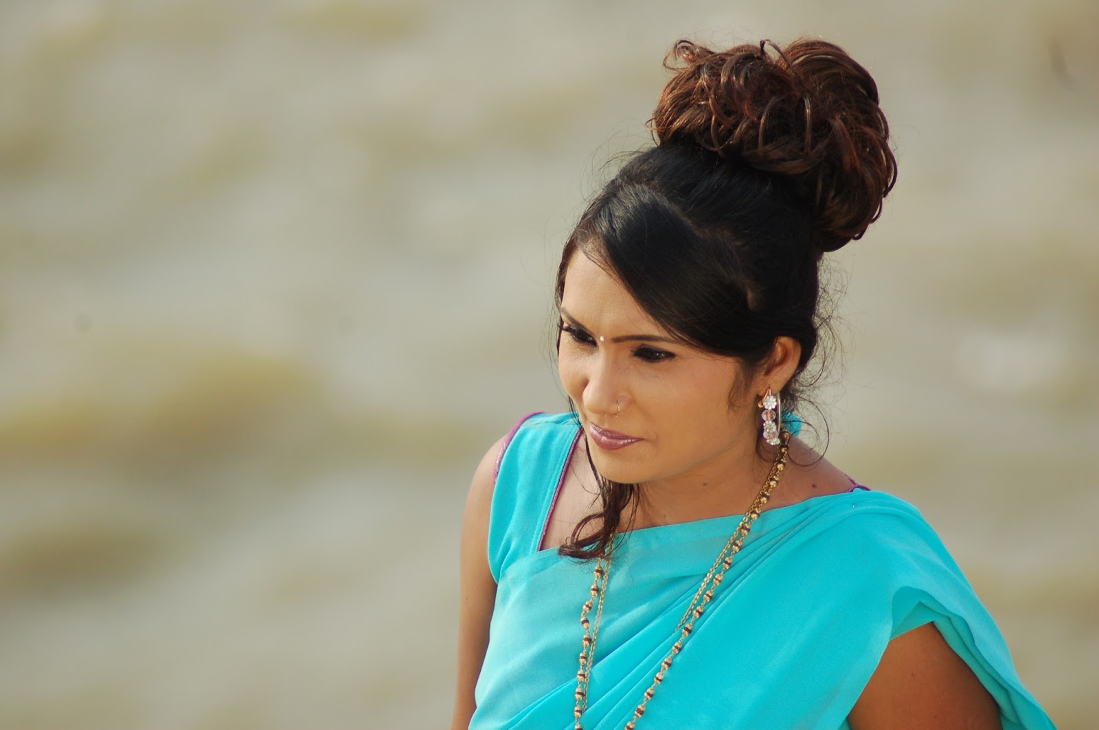 Chhattisgarh's Page 3: Mona Sen Chhattisgarhi Actress In Bridal Look