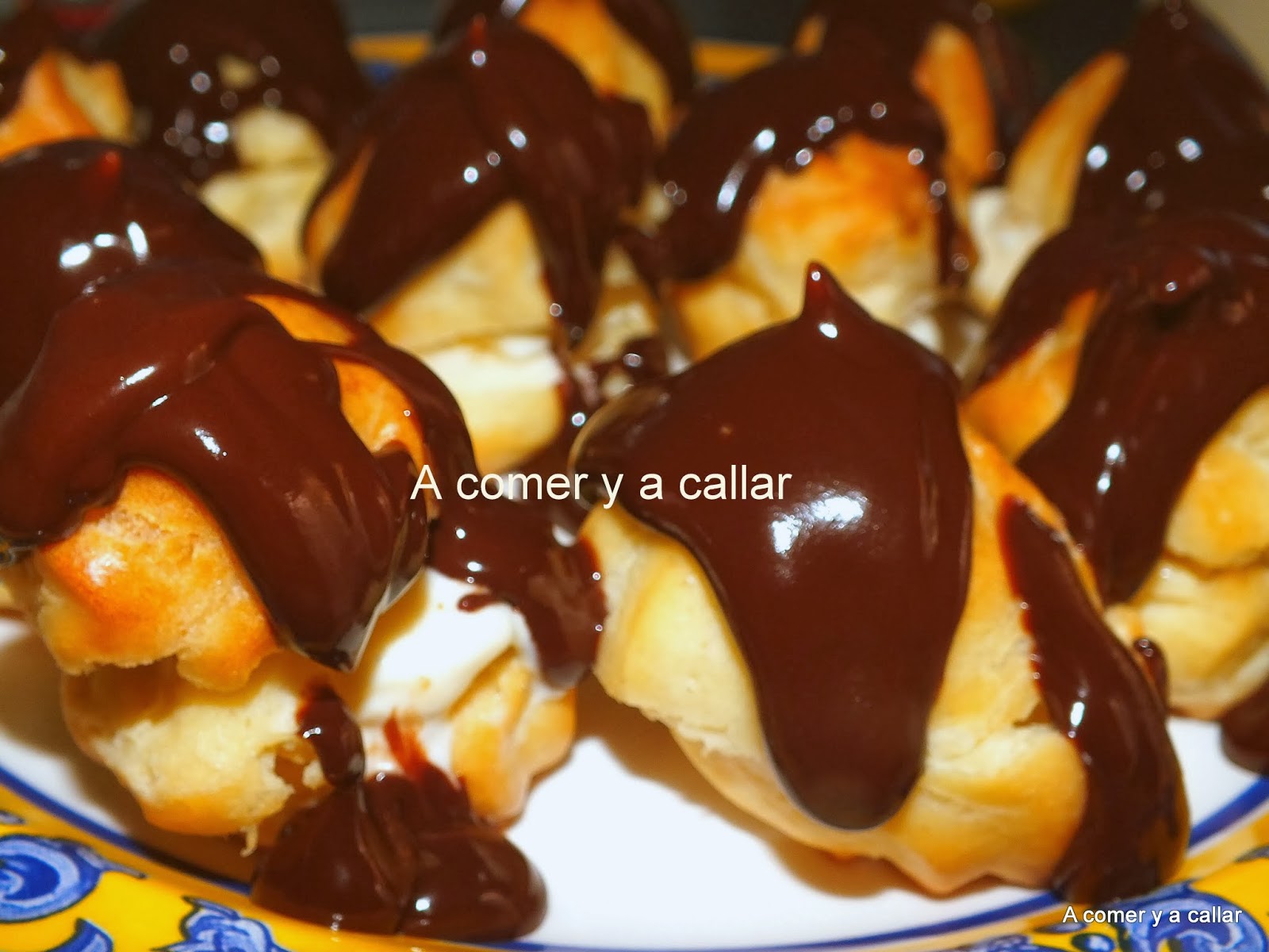 A comer y a callar: PROFITEROLES RELLENOS DE HELADO CON BAÑO DE ...