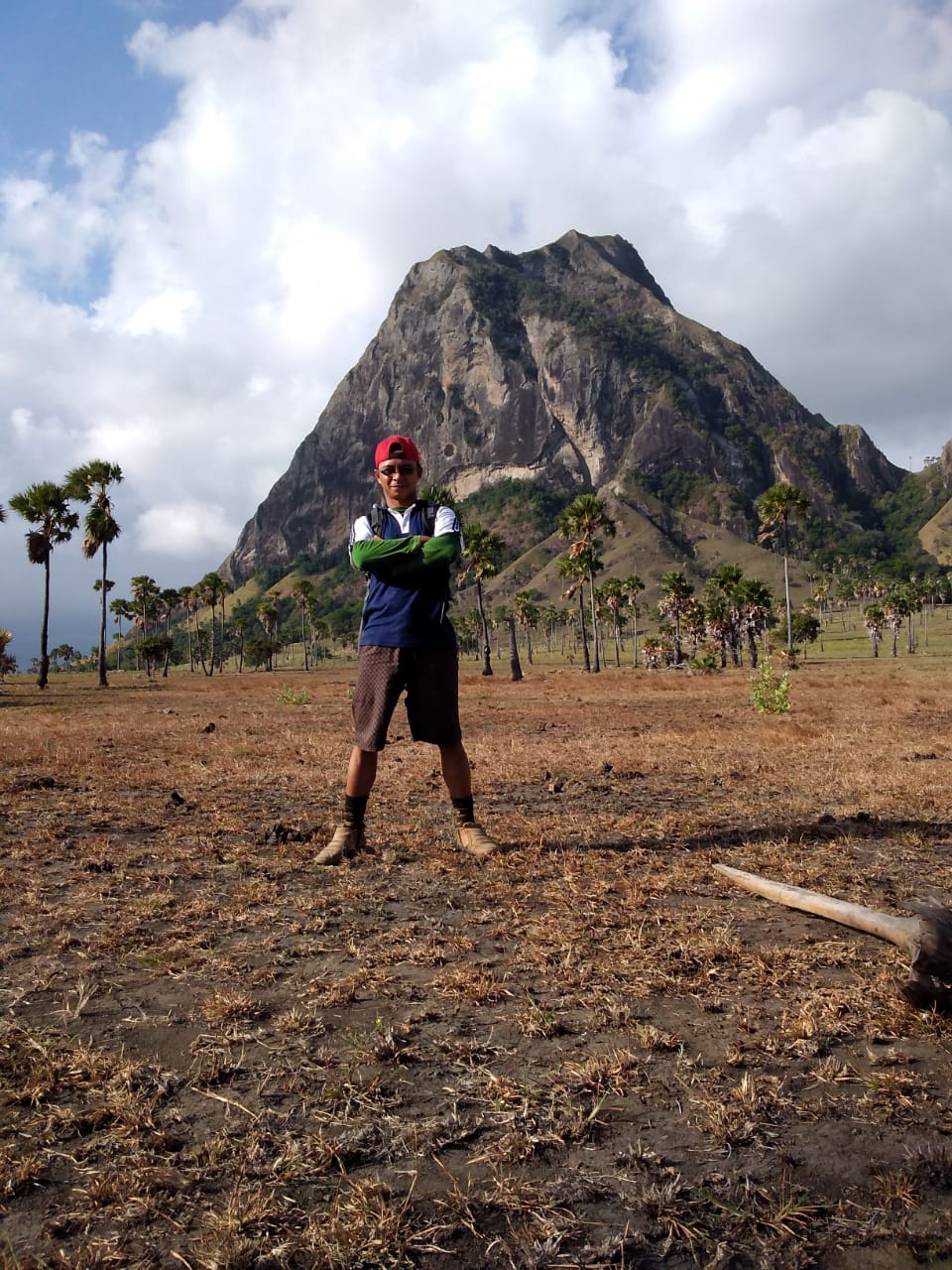 KOMODO TOUR: Wisata ke Pulau Mules Nuca Molas