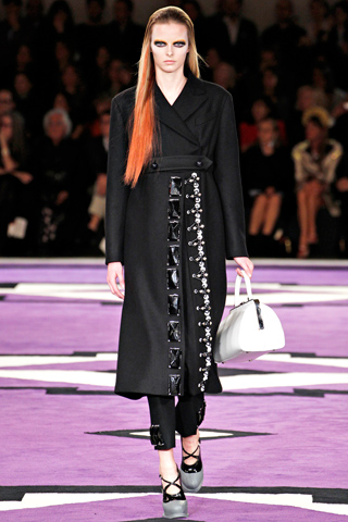 PauOnLine: PRADA FW 2012 MILAN