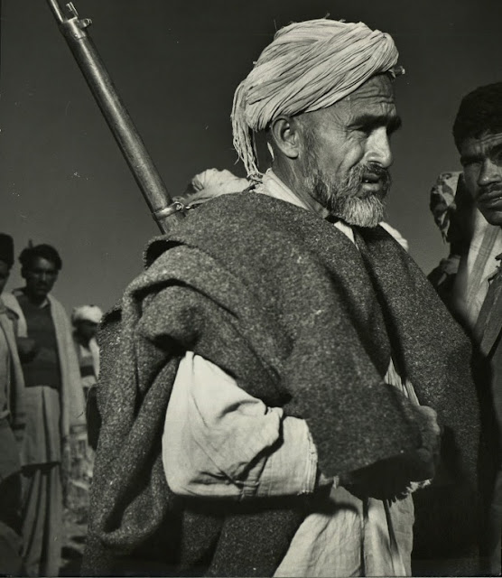 Pashtun tribesmen on their way to fight in Kashmir, 1947. Photos taken ...