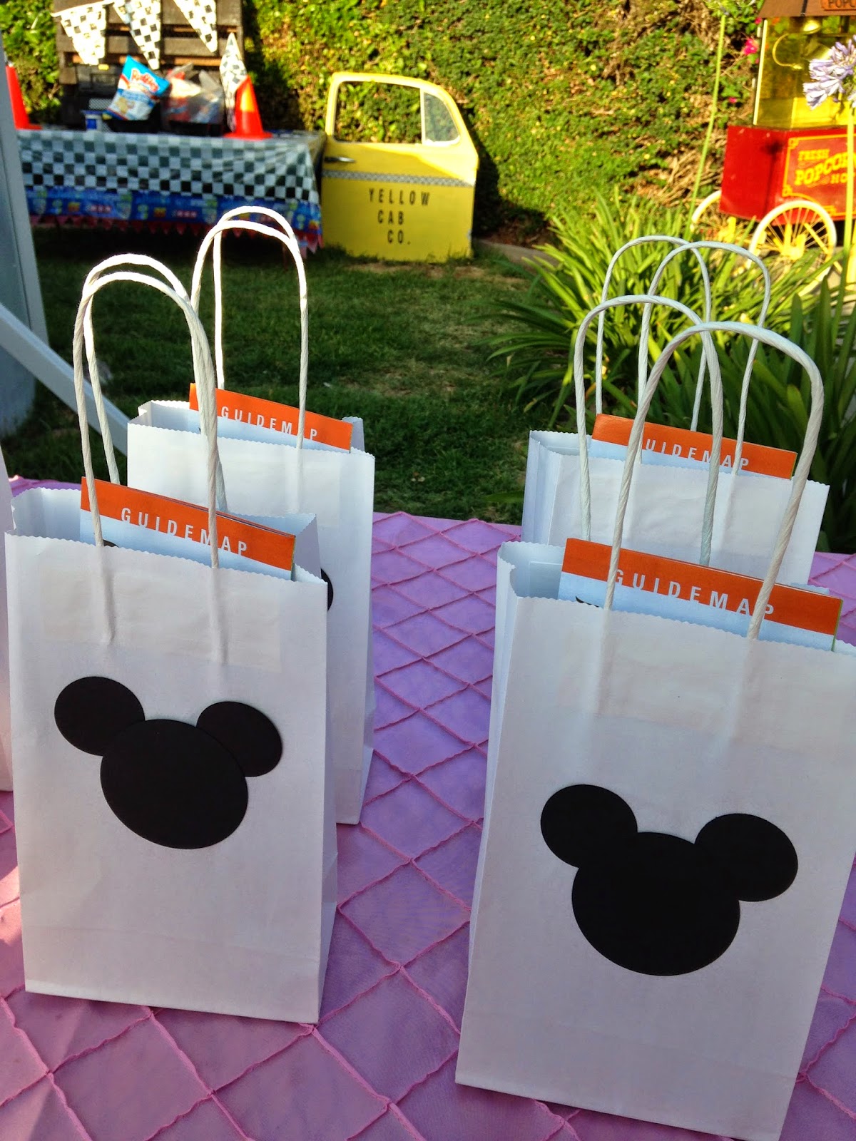 Disney Mickey Decoration Disney Window and Wall Decorations Graduation ...