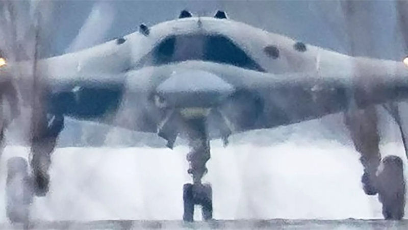 desarrollo defensa y tecnologia belica: El primer vuelo del UAV pesado de Rusia, Okhotnik, está ...