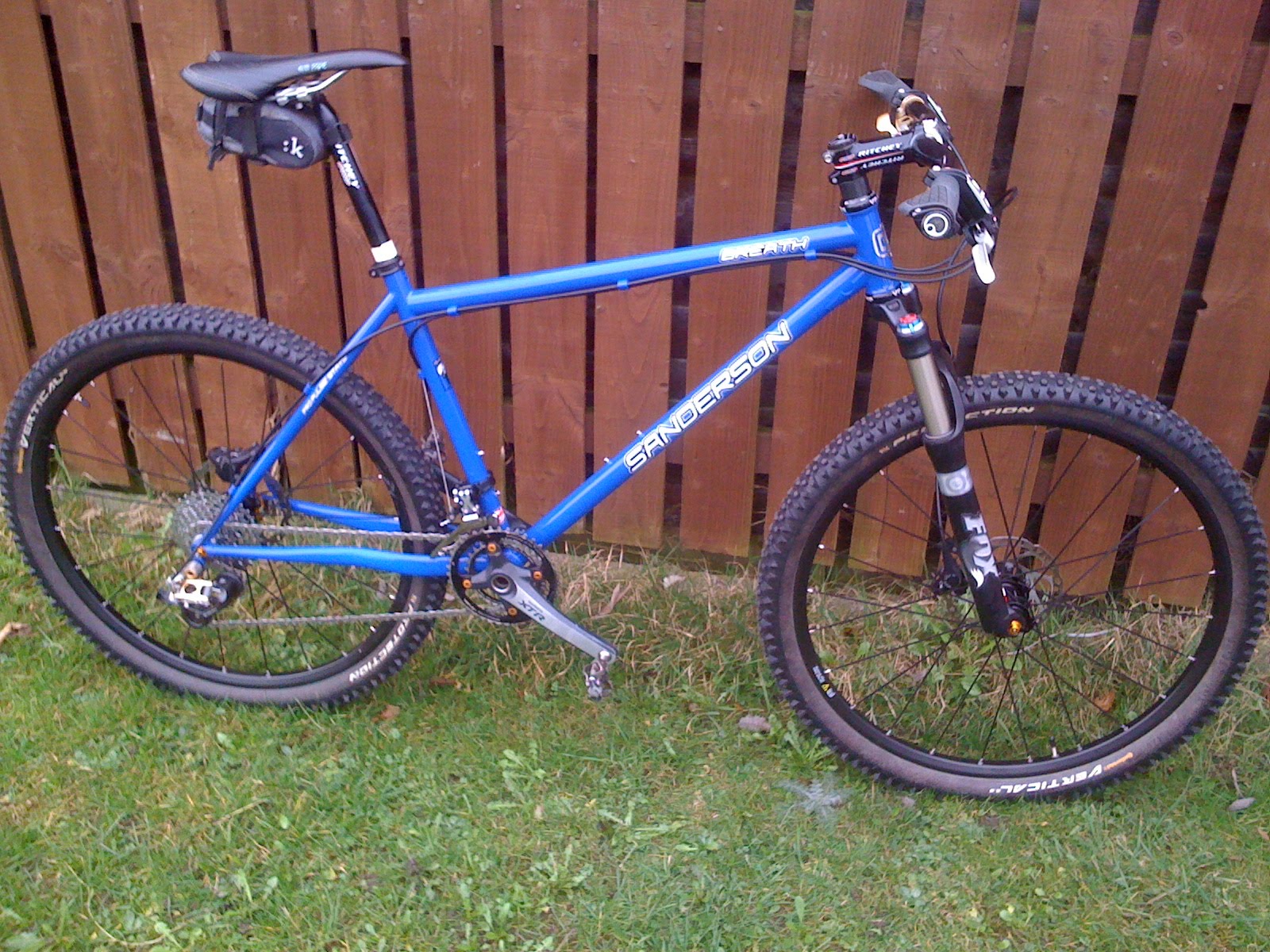 Shoestring Racing: 2011 Racing and Sanderson Bikes