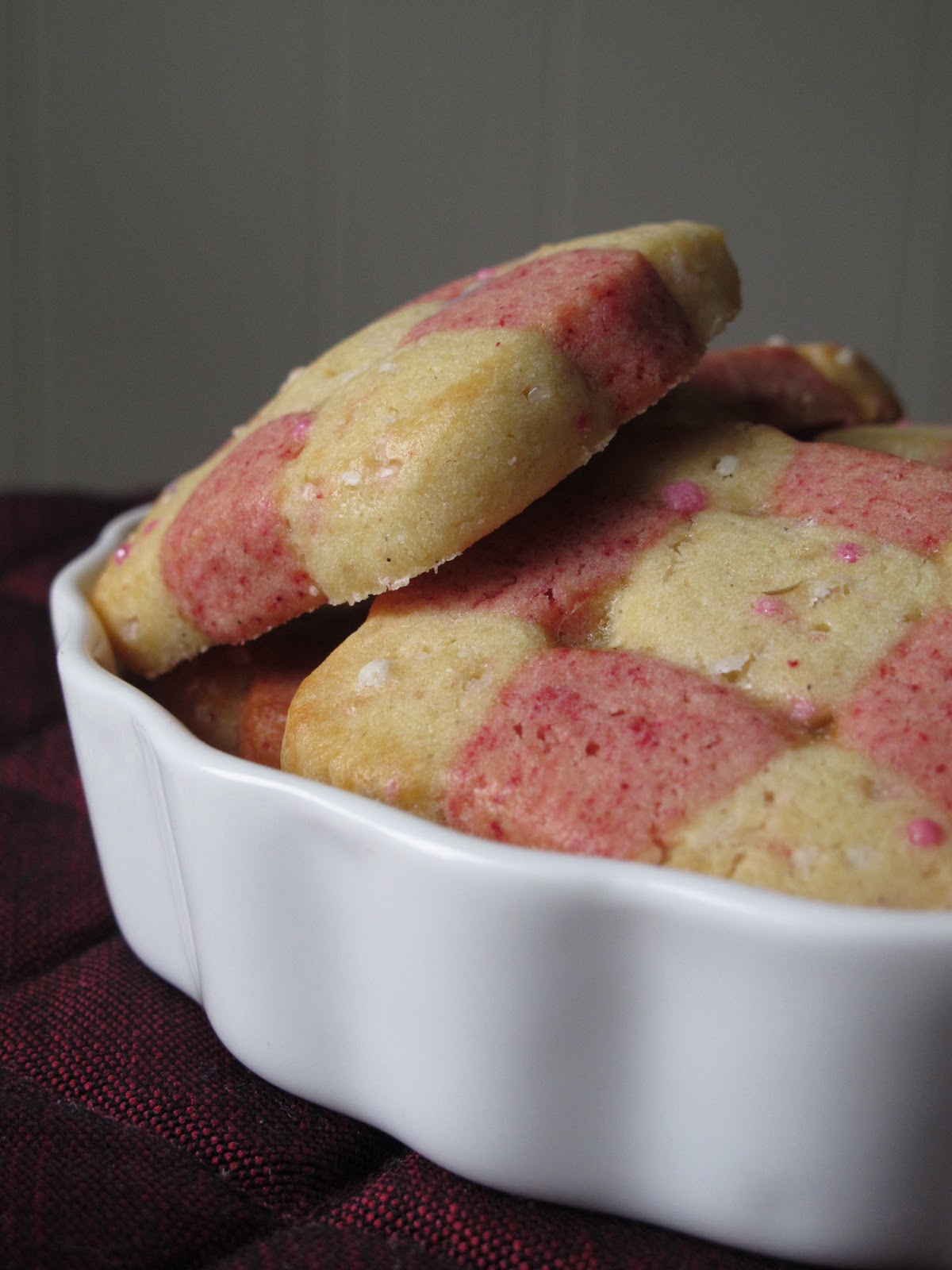 muppys: Pink Checkerboard Biscuits - Breast Cancer Awareness