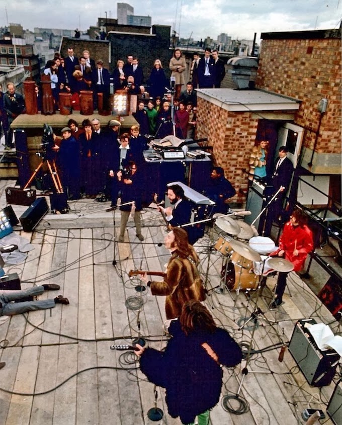 STORE FRONT WINDOWS: BEATLES ROOF TOP PERFORMANCE ATOP APPLE RECORDS IN ...