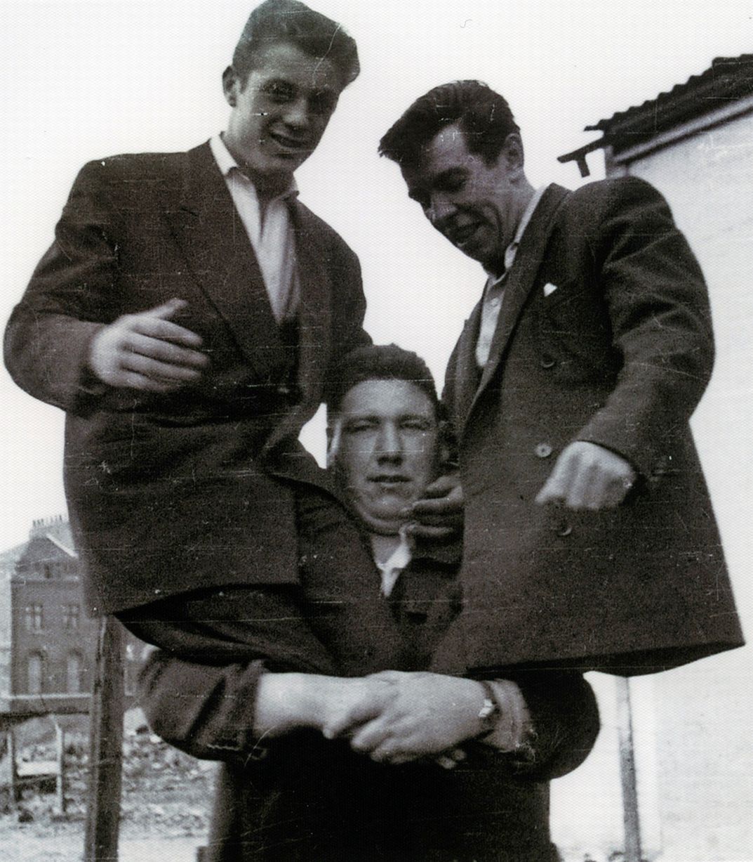 The Kray Twins: Rare and Unseen Pictures of Notorious London Gangsters Ronnie and Reggie ...