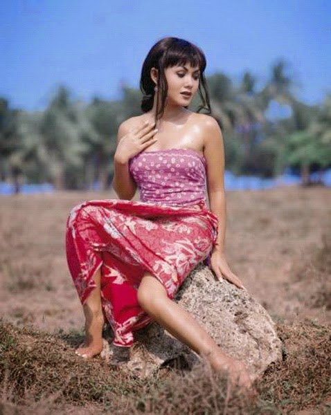 Koleksi Foto-foto Hot dan Seksi Yuni Shara (2) | Naviri Magazine