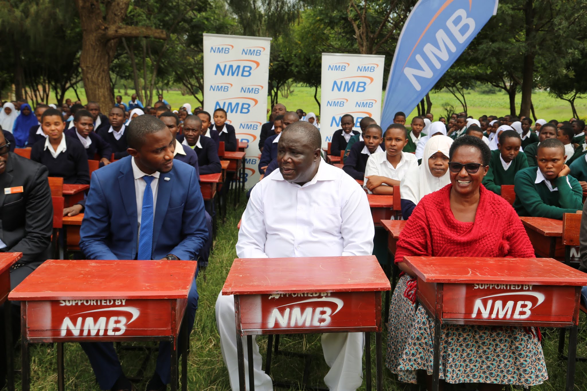 Kitomari Banking & Finance Blog: BENKI YA NMB YAKABIDHI MSAADA WA ... Kitomari Banking & Finance Blog: BENKI YA NMB YAKABIDHI MSAADA WA ...