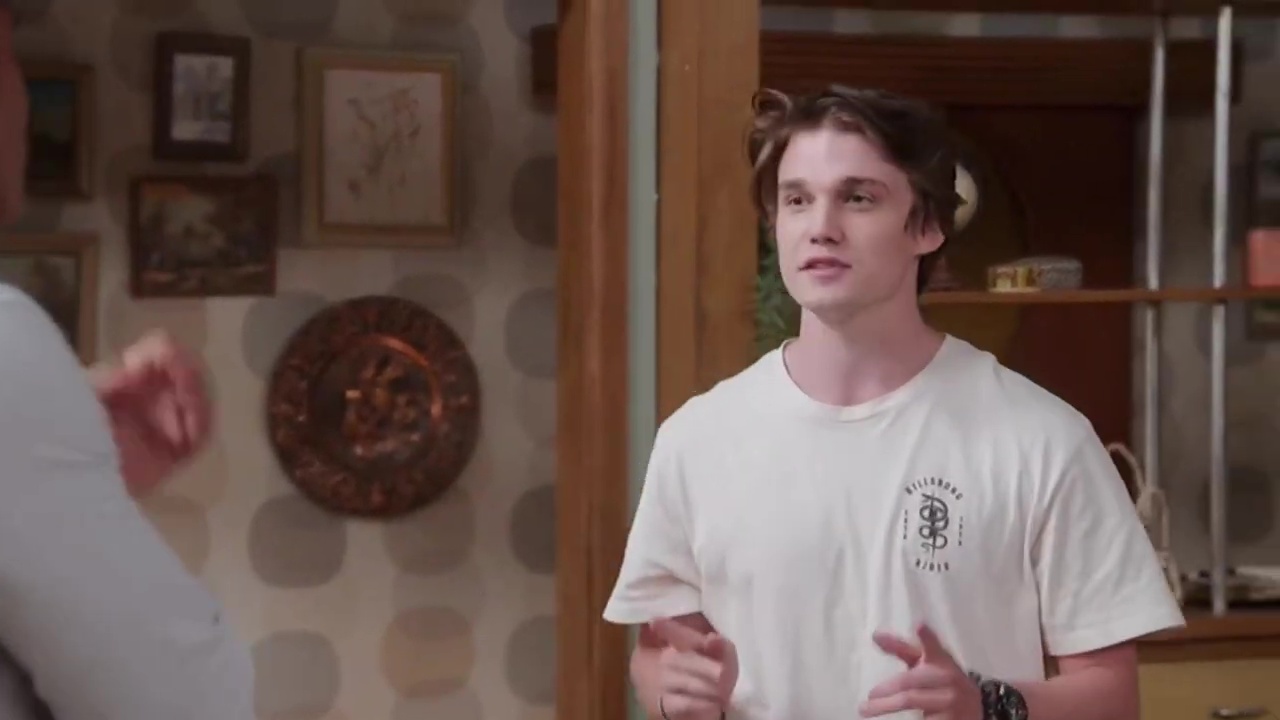 ausCAPS: Henry Rolleston shirtless in Shortland Street