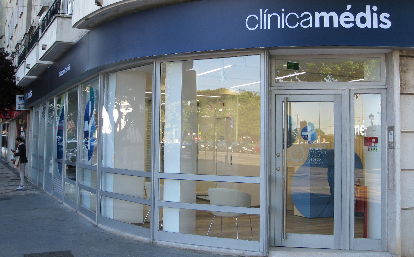 Clínica Médis está a recrutar para várias áreas diferentes - Oferta d ...