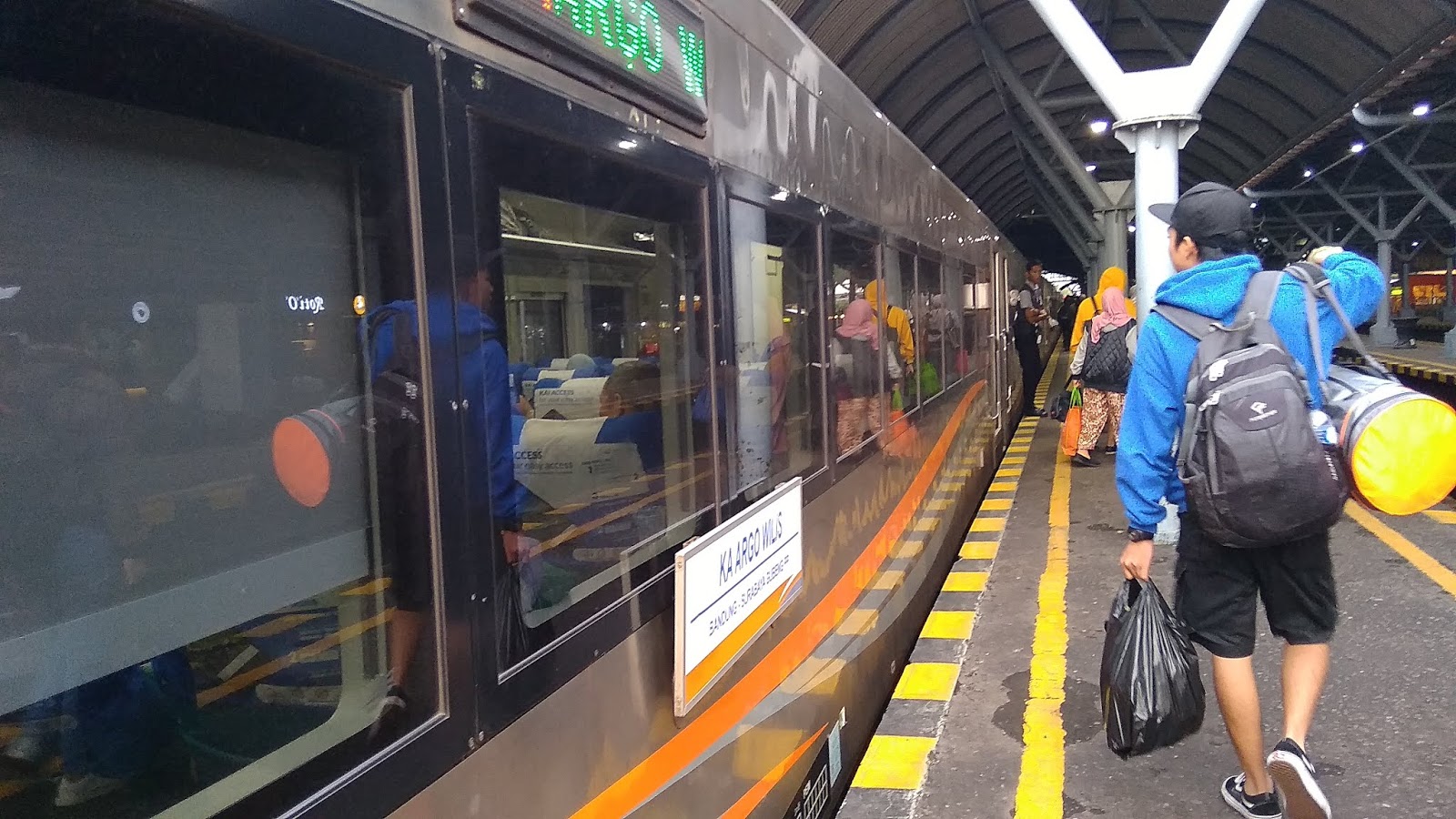 Backpacking ke Bali: Perjalanan dengan Kereta Api