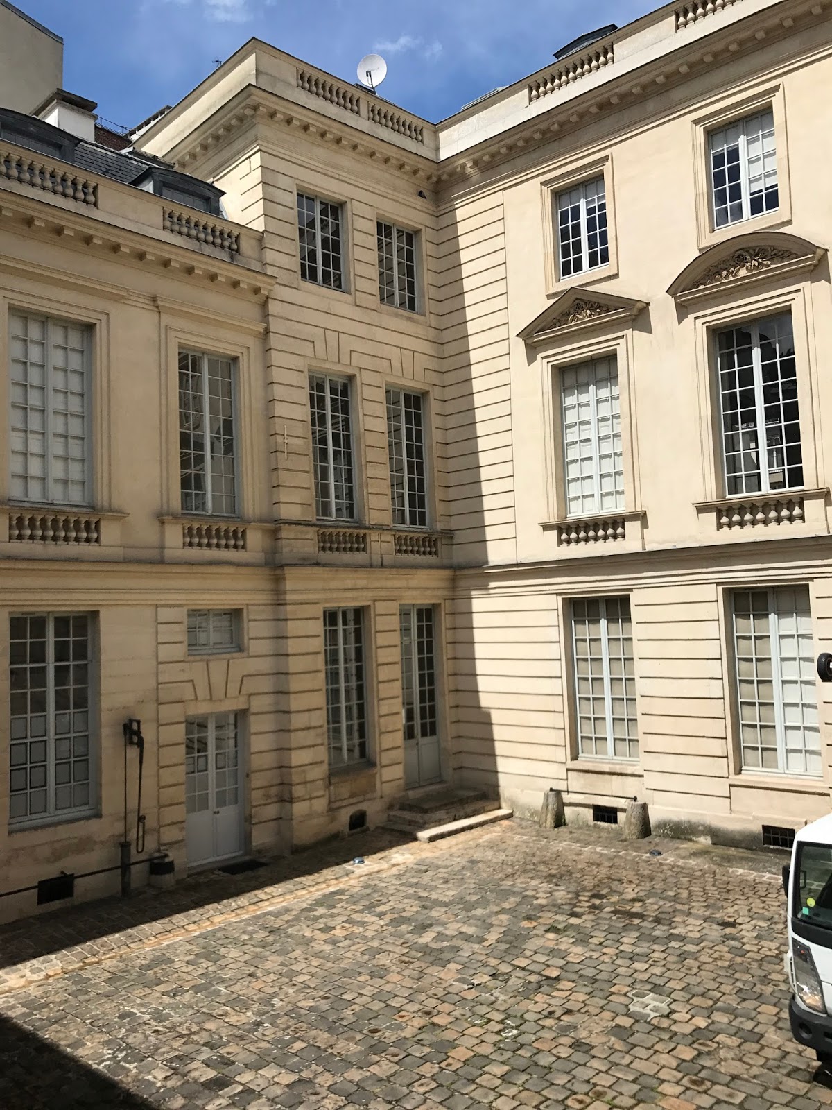 architect design™: Learning from Ledoux, Paris