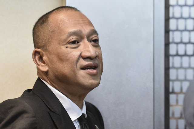 PM perlu berani umum tiada PRU sehingga 2023 - Nazri Aziz - Berita ...