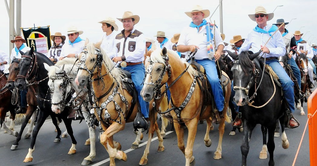 FIESTAS TRADICIONALES DEL ECUADOR: RODEO MONTUBIO, MANABI Y GUAYAS
