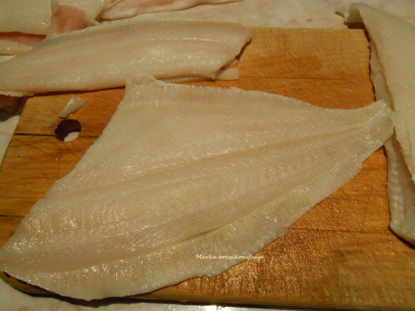 Marka boszikonyhája: Szalonnás, póréhagymás nyelvhal tekercsek ...