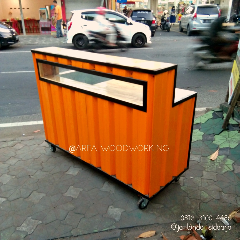 Booth Rombong Replika Kontainer Kombinasi Kayu Jatibelanda