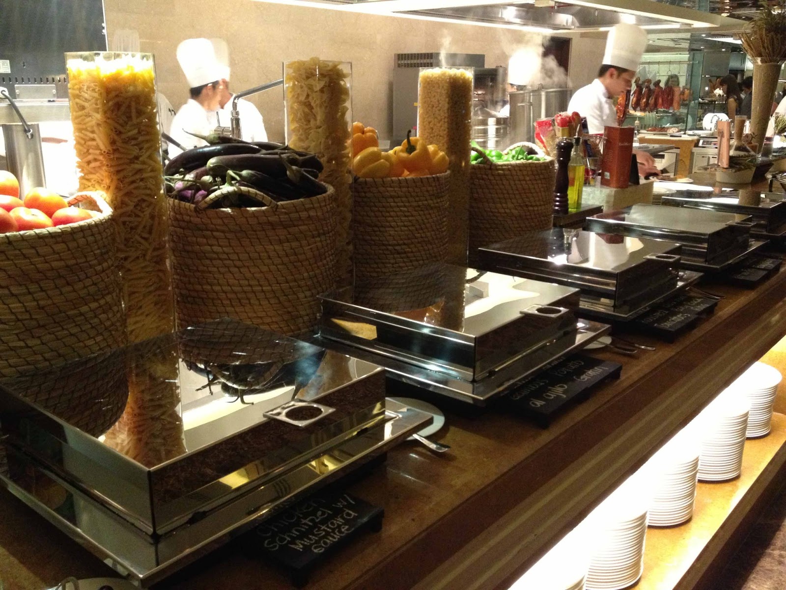 It's Me Miss M: Spectrum at the Fairmont Makati