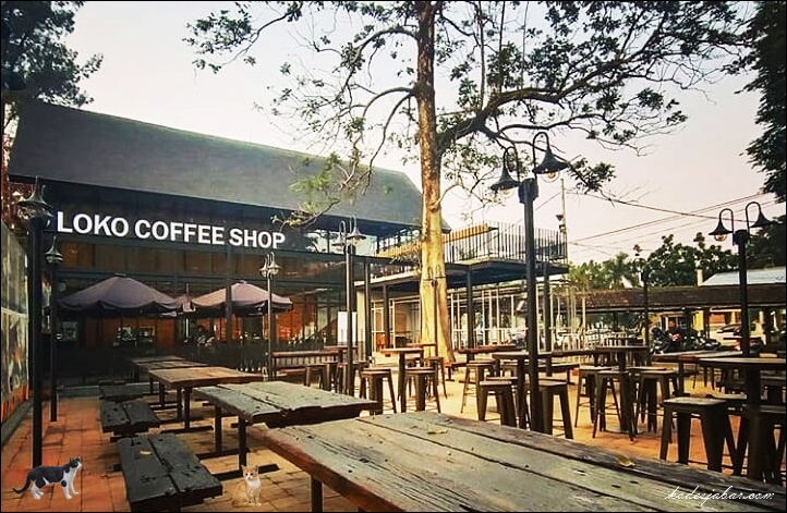Loko Coffee Shop, Tempat Nongkrong Paling Asik di Stasiun Bandung ...