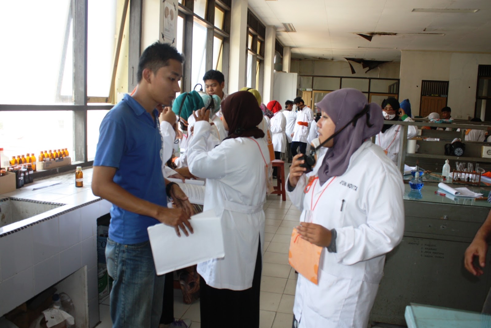 Tumbuhan Obat dan Sains: Praktikum di Laboratorium Kimia Universitas ...