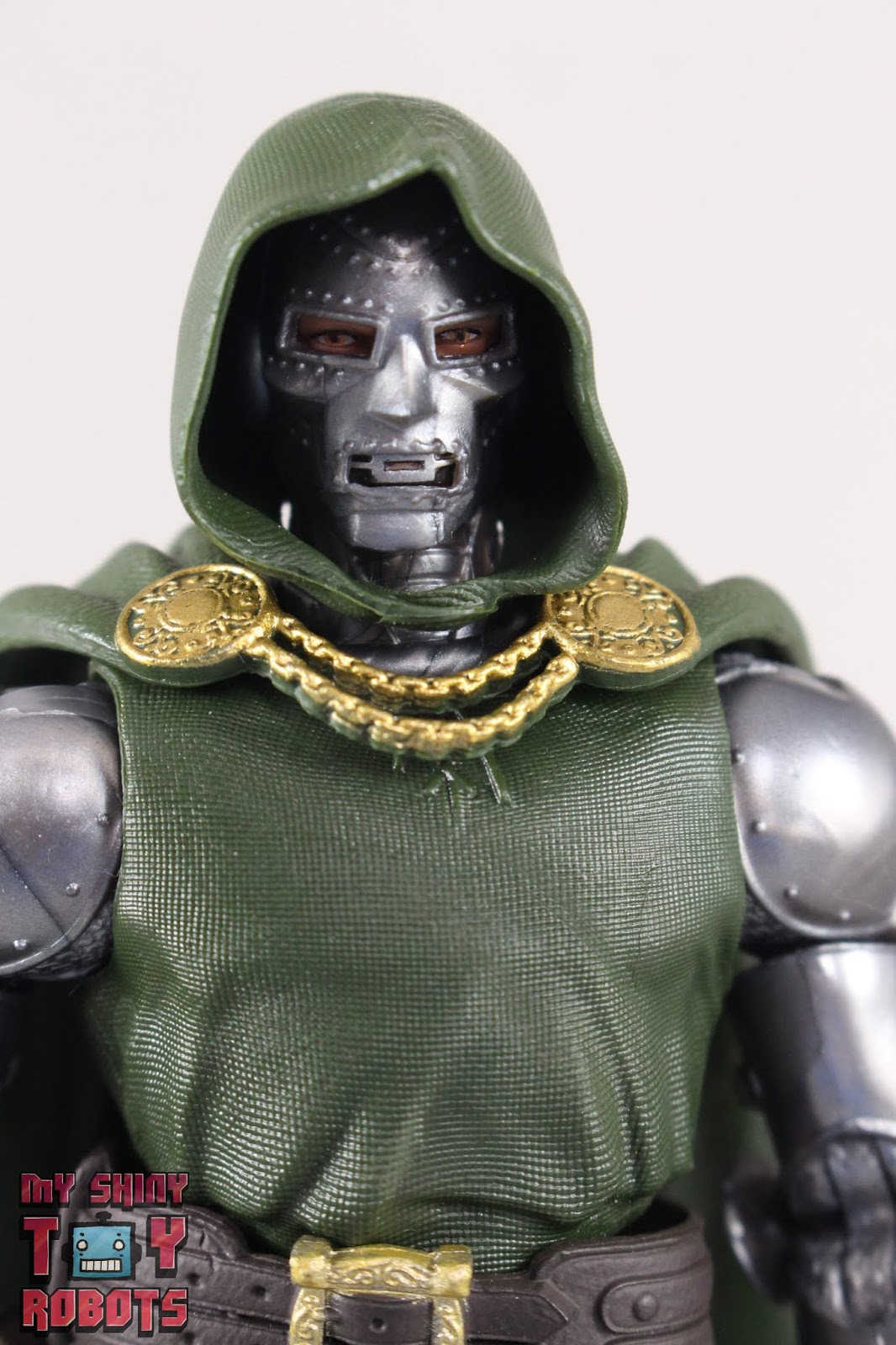 My Shiny Toy Robots: Toybox REVIEW: Marvel Legends Doctor Doom