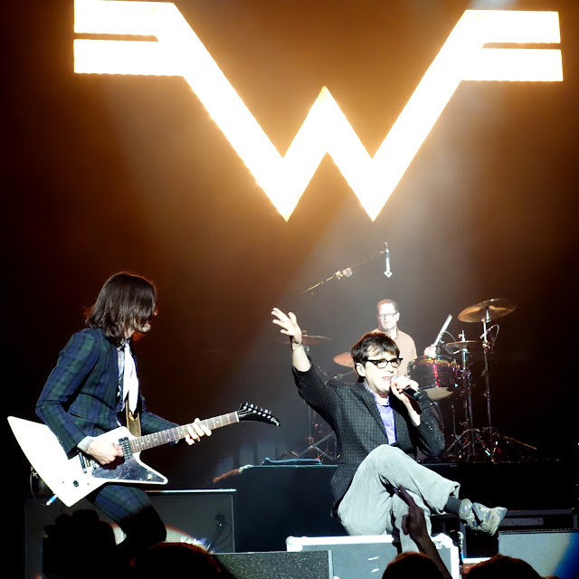 Live Music: Weezer..... A Musical Trip Back To The 90's | John D-C ...
