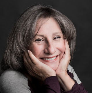 biblio: BIOGRAFÌA DE EMA WOLF