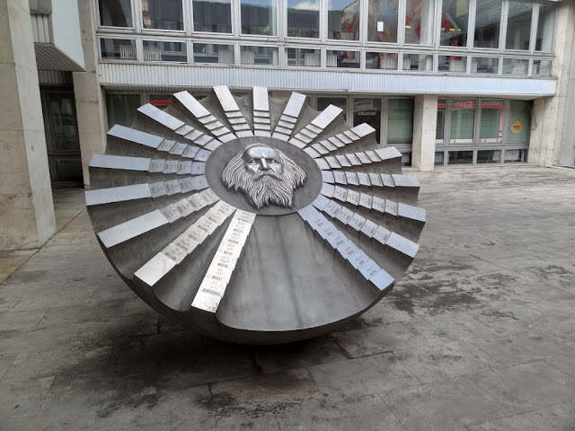 Dmitri Mendeleev sculpture in bratislava, slovakia : r/chemistry