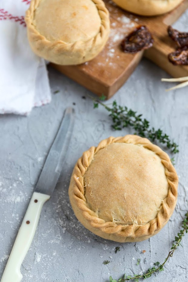 Andante con gusto: La Panada (Sa Panada) e la "Pentola di Pane"
