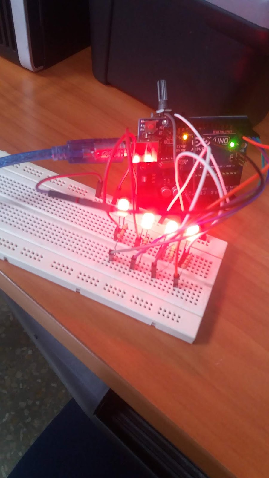 PRÁCTICA #4: CIRCUITO CON ARDUINO + LEDS - PRENDIDO EN SECUENCIA ...
